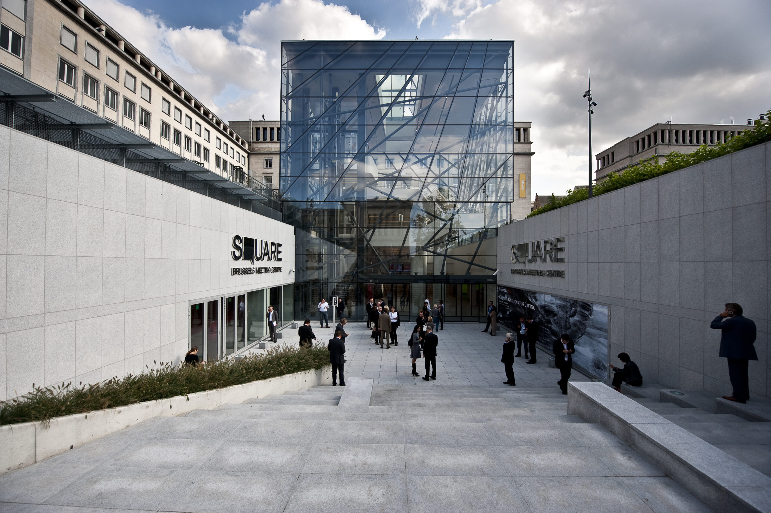 Square – Partance